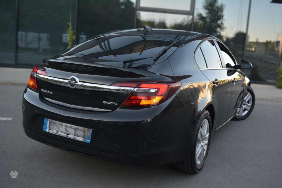 Black Opel Insignia 2016 in Klaipeda, with an engine capacity of 1.60 L and mileage of 180 thousand km for 5350 €, photo 3 on AUTOMOTO.COM.LV