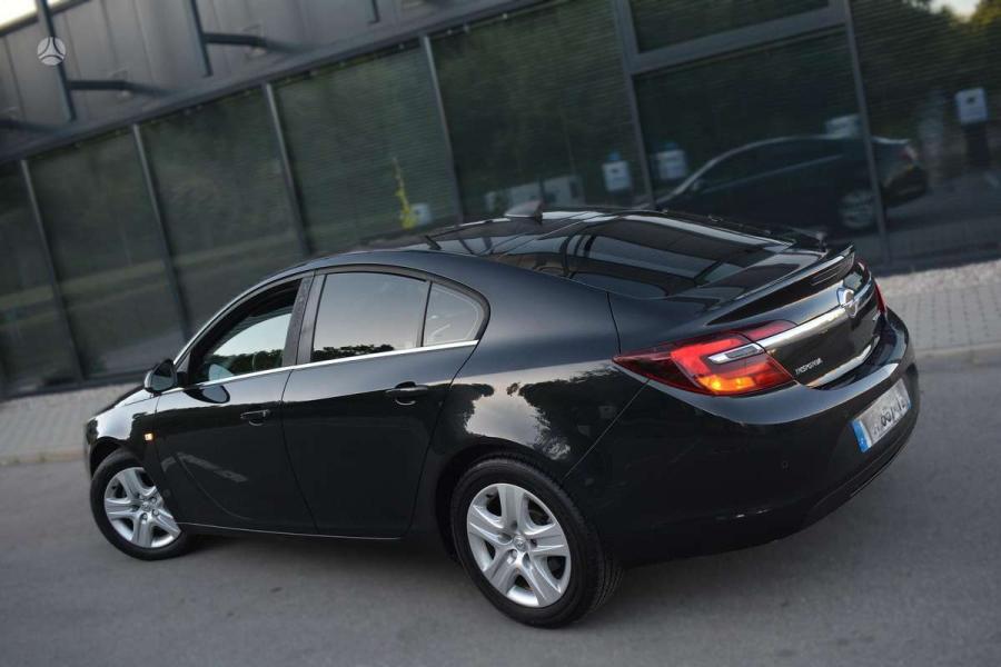 Black Opel Insignia 2016 in Klaipeda, with an engine capacity of 1.60 L and mileage of 180 thousand km for 5350 €, photo 8 on AUTOMOTO.COM.LV