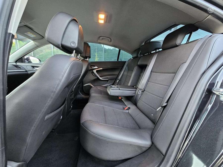 Black Opel Insignia 2016 in Klaipeda, with an engine capacity of 1.60 L and mileage of 180 thousand km for 5350 €, photo 10 on AUTOMOTO.COM.LV