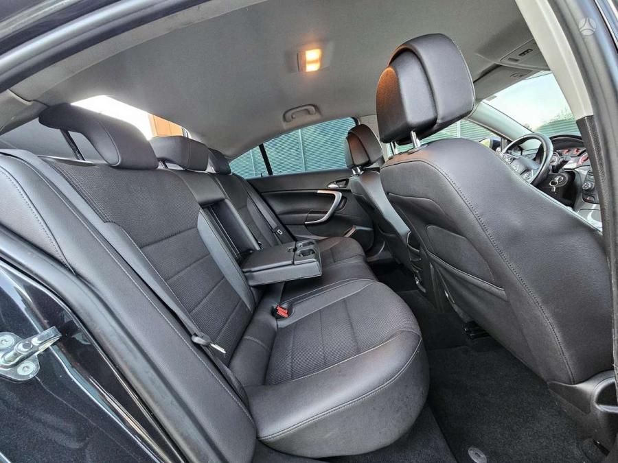 Black Opel Insignia 2016 in Klaipeda, with an engine capacity of 1.60 L and mileage of 180 thousand km for 5350 €, photo 13 on AUTOMOTO.COM.LV