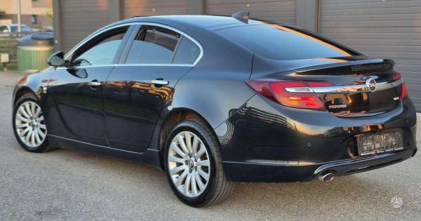 Black Opel Insignia 2016 in Vilnius, with an engine capacity of 1.96 L and mileage of 230 thousand km for 4800 €, photo 4 on AUTOMOTO.COM.LV