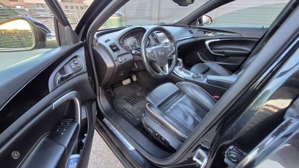 Black Opel Insignia 2016 in Vilnius, with an engine capacity of 1.96 L and mileage of 230 thousand km for 4800 €, photo 7 on AUTOMOTO.COM.LV