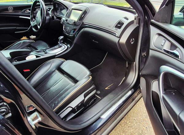 Black Opel Insignia 2016 in Vilnius, with an engine capacity of 1.96 L and mileage of 230 thousand km for 4800 €, photo 10 on AUTOMOTO.COM.LV