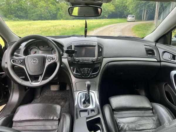 Black Opel Insignia 2016 in Kaunas, with an engine capacity of 1.60 L and mileage of 250 thousand km for 4600 €, photo 5 on AUTOMOTO.COM.LV
