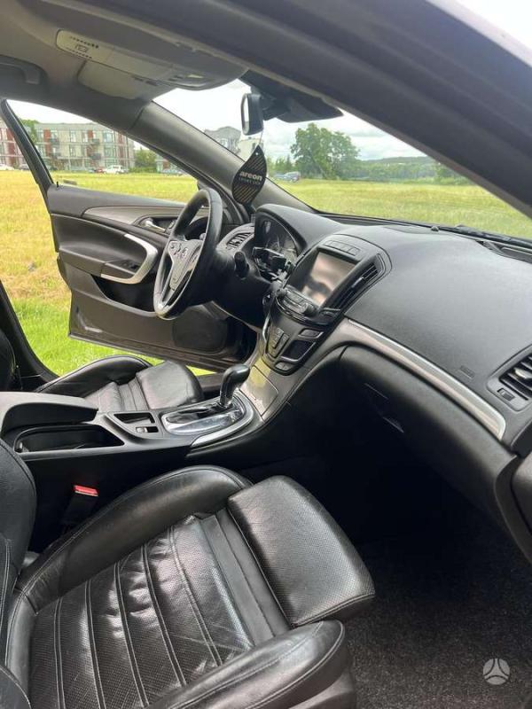 Black Opel Insignia 2016 in Kaunas, with an engine capacity of 1.60 L and mileage of 250 thousand km for 4600 €, photo 6 on AUTOMOTO.COM.LV