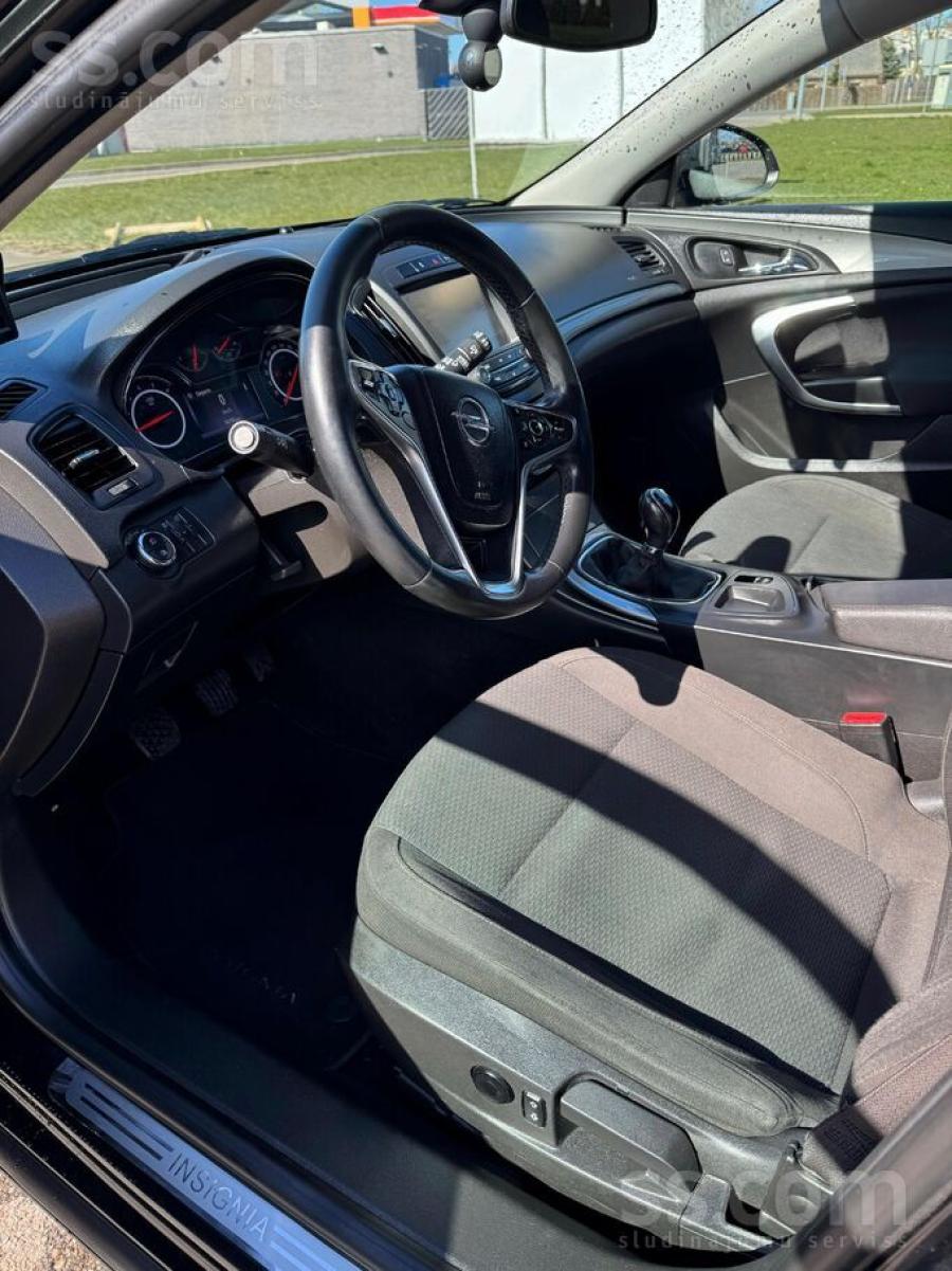 Black Opel Insignia 2017 in Liepaja, with an engine capacity of 1.60 L and mileage of 151 thousand km for 5600 €, photo 14 on AUTOMOTO.COM.LV