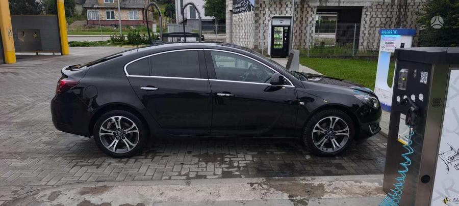 Black Opel Insignia 2017 in Telschi, with an engine capacity of 1.60 L and mileage of 274 thousand km for 6100 €, photo 6 on AUTOMOTO.COM.LV