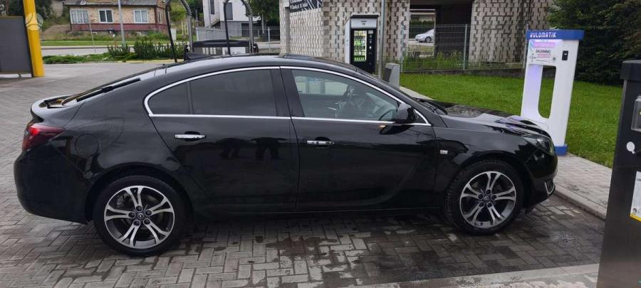 Black Opel Insignia 2017 in Telschi, with an engine capacity of 1.60 L and mileage of 274 thousand km for 6100 €, photo 9 on AUTOMOTO.COM.LV