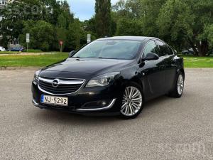 Black Opel Insignia 2017 in Riga, with an engine capacity of 1.60 L and mileage of 291 thousand km for 4900 €, photo 3 on AUTOMOTO.COM.LV