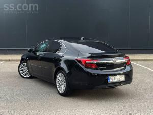 Black Opel Insignia 2017 in Riga, with an engine capacity of 1.60 L and mileage of 291 thousand km for 4900 €, photo 4 on AUTOMOTO.COM.LV