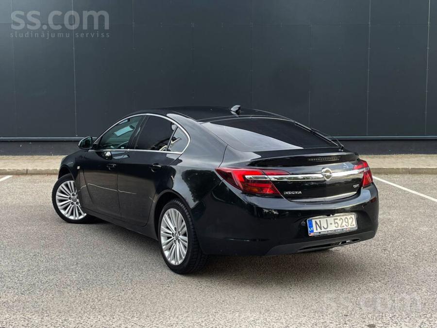 Black Opel Insignia 2017 in Riga, with an engine capacity of 1.60 L and mileage of 291 thousand km for 4900 €, photo 4 on AUTOMOTO.COM.LV