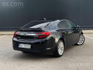 Black Opel Insignia 2017 in Riga, with an engine capacity of 1.60 L and mileage of 291 thousand km for 4900 €, photo 5 on AUTOMOTO.COM.LV