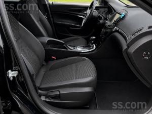 Black Opel Insignia 2017 in Riga, with an engine capacity of 1.60 L and mileage of 291 thousand km for 4900 €, photo 7 on AUTOMOTO.COM.LV