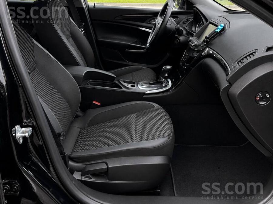 Black Opel Insignia 2017 in Riga, with an engine capacity of 1.60 L and mileage of 291 thousand km for 4900 €, photo 7 on AUTOMOTO.COM.LV