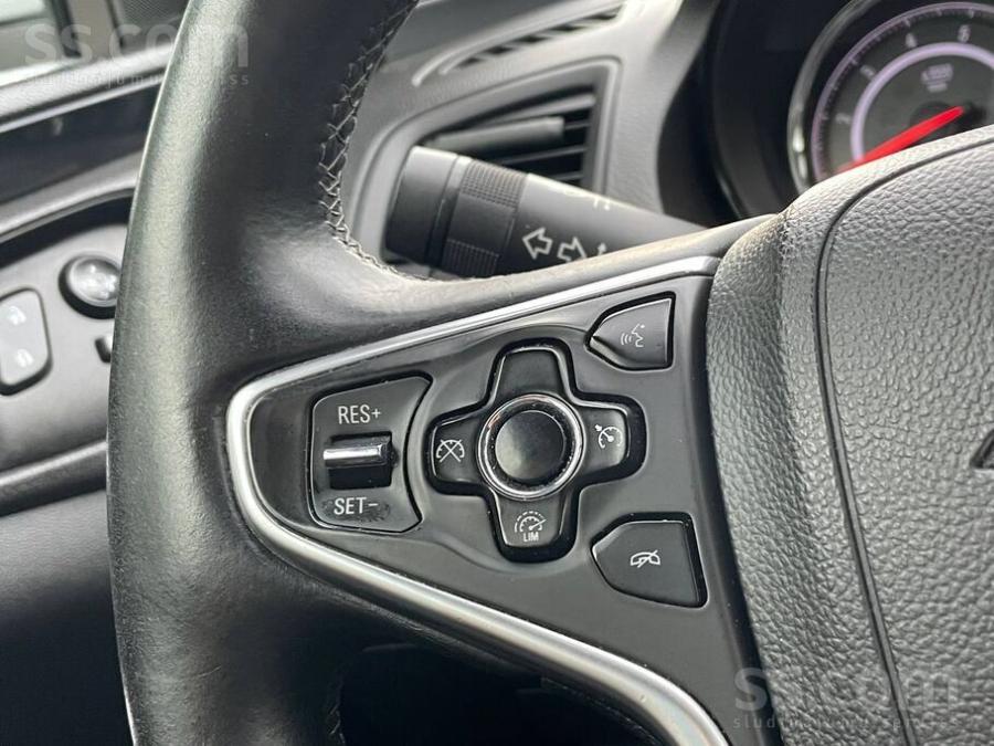 Black Opel Insignia 2017 in Riga, with an engine capacity of 1.60 L and mileage of 291 thousand km for 4900 €, photo 9 on AUTOMOTO.COM.LV