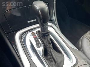 Black Opel Insignia 2017 in Riga, with an engine capacity of 1.60 L and mileage of 291 thousand km for 4900 €, photo 10 on AUTOMOTO.COM.LV