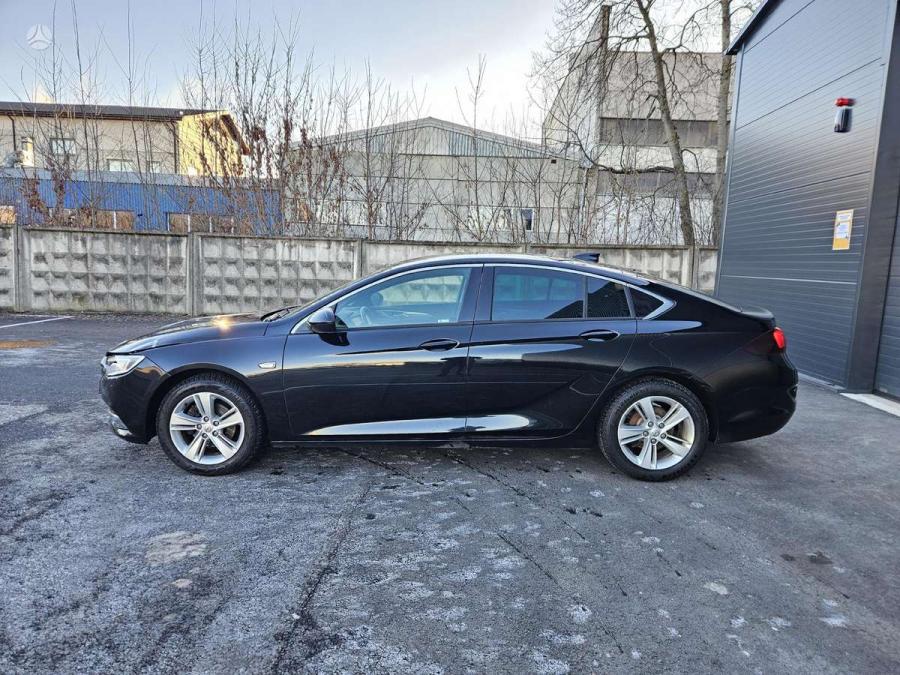 Black Opel Insignia 2018 in Kaunas, with an engine capacity of 1.49 L and mileage of 114 thousand km for 4400 €, photo 4 on AUTOMOTO.COM.LV