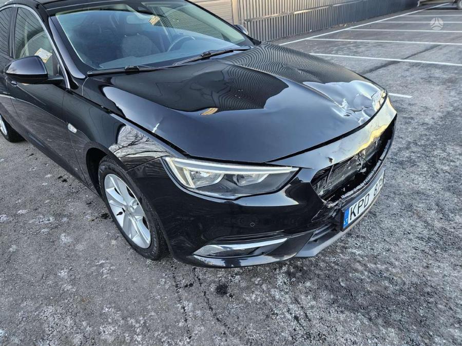 Black Opel Insignia 2018 in Kaunas, with an engine capacity of 1.49 L and mileage of 114 thousand km for 4400 €, photo 9 on AUTOMOTO.COM.LV