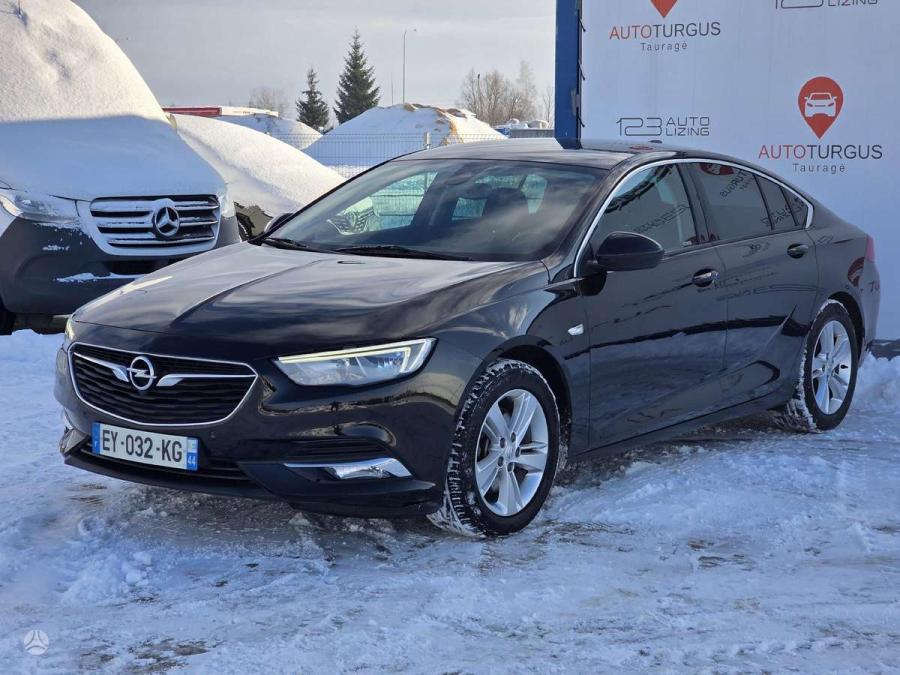 Black Opel Insignia 2018 in Taurage, with an engine capacity of 1.60 L and mileage of 182 thousand km for 8900 €, photo 1 on AUTOMOTO.COM.LV