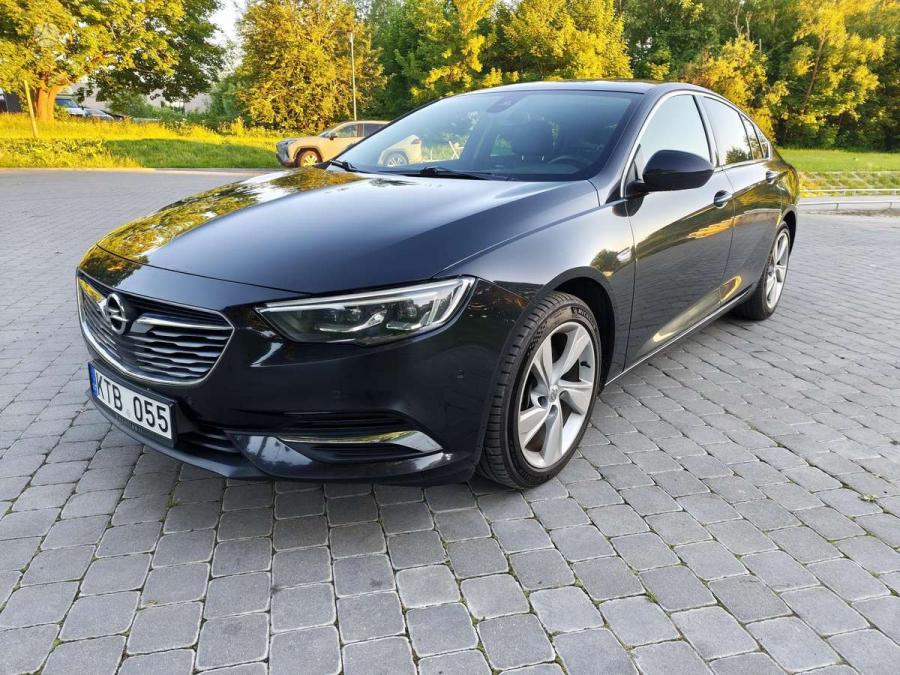 Black Opel Insignia 2018 in Silute, with an engine capacity of 1.60 L and mileage of 173 thousand km for 11500 €, photo 1 on AUTOMOTO.COM.LV