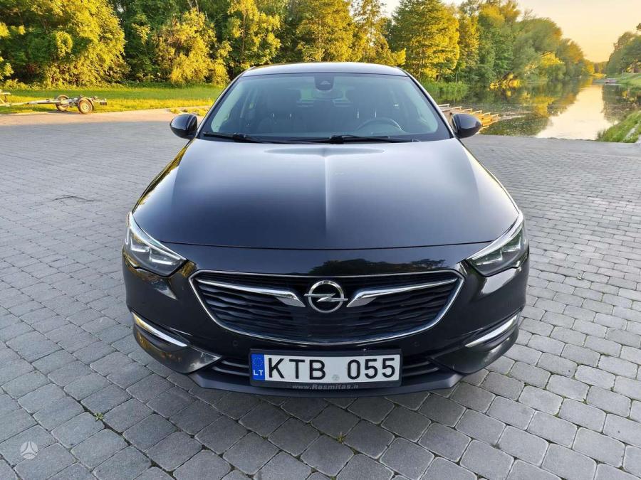 Black Opel Insignia 2018 in Silute, with an engine capacity of 1.60 L and mileage of 173 thousand km for 11500 €, photo 3 on AUTOMOTO.COM.LV