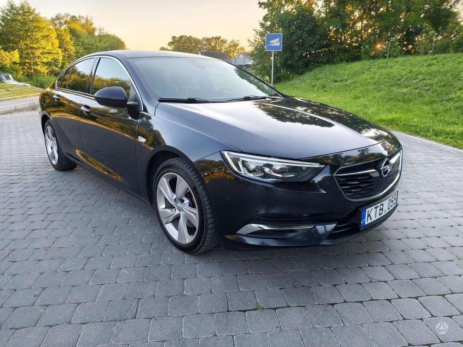 Black Opel Insignia 2018 in Silute, with an engine capacity of 1.60 L and mileage of 173 thousand km for 11500 €, photo 4 on AUTOMOTO.COM.LV