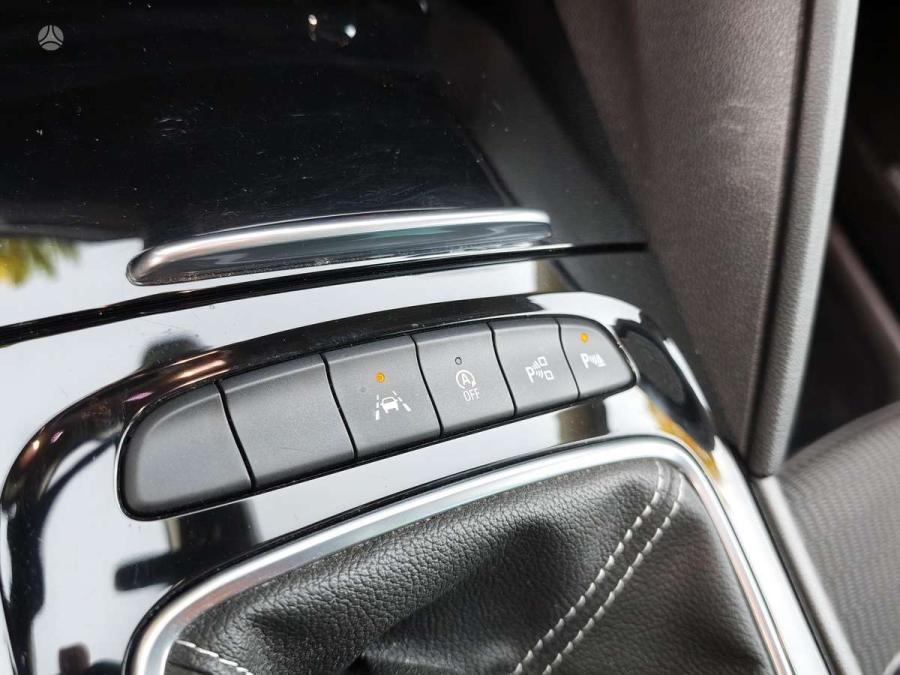 Black Opel Insignia 2018 in Silute, with an engine capacity of 1.60 L and mileage of 173 thousand km for 11500 €, photo 15 on AUTOMOTO.COM.LV