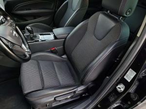 Black Opel Insignia 2018 in Silute, with an engine capacity of 1.60 L and mileage of 173 thousand km for 11500 €, photo 18 on AUTOMOTO.COM.LV