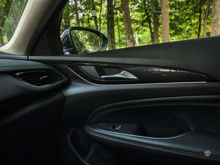 Black Opel Insignia 2018 in Silute, with an engine capacity of 1.60 L and mileage of 173 thousand km for 11500 €, photo 19 on AUTOMOTO.COM.LV