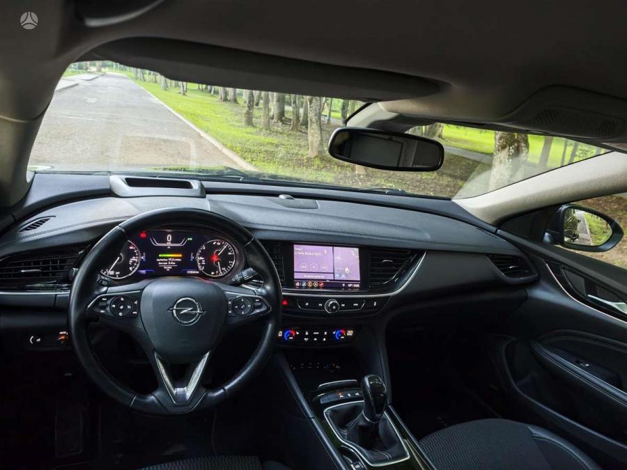 Black Opel Insignia 2018 in Silute, with an engine capacity of 1.60 L and mileage of 173 thousand km for 11500 €, photo 20 on AUTOMOTO.COM.LV