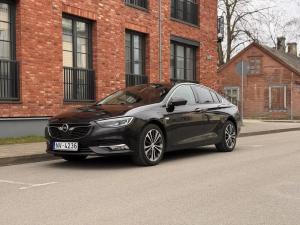 Black Opel Insignia 2018 in Riga, with an engine capacity of 2.00 L and mileage of 188 thousand km for 12995 €, photo  on AUTOMOTO.COM.LV