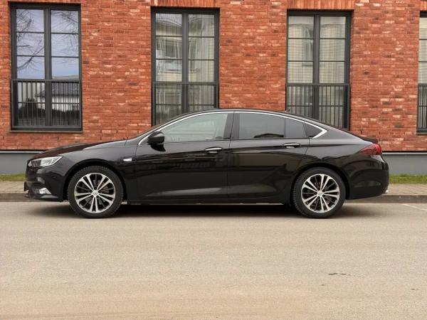 Black Opel Insignia 2018 in Riga, with an engine capacity of 2.00 L and mileage of 188 thousand km for 12995 €, photo 2 on AUTOMOTO.COM.LV