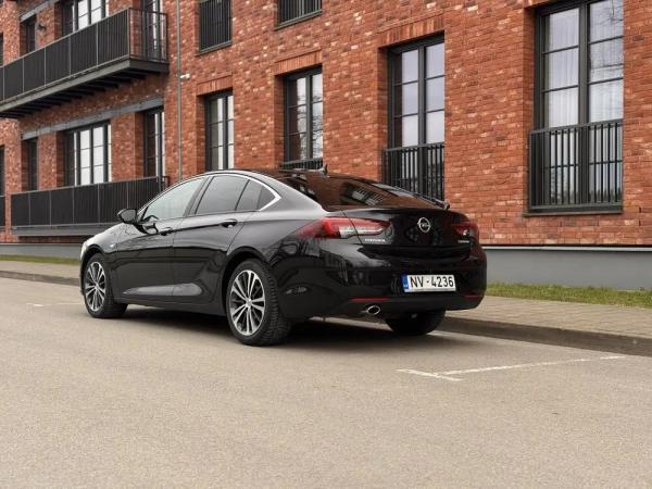 Black Opel Insignia 2018 in Riga, with an engine capacity of 2.00 L and mileage of 188 thousand km for 12995 €, photo 3 on AUTOMOTO.COM.LV
