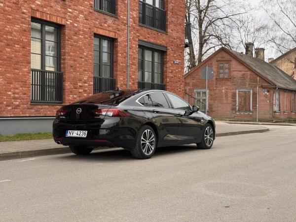 Black Opel Insignia 2018 in Riga, with an engine capacity of 2.00 L and mileage of 188 thousand km for 12995 €, photo 6 on AUTOMOTO.COM.LV