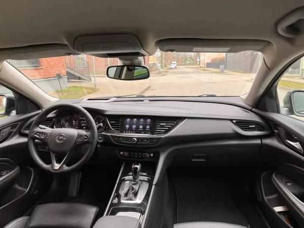 Black Opel Insignia 2018 in Riga, with an engine capacity of 2.00 L and mileage of 188 thousand km for 12995 €, photo 7 on AUTOMOTO.COM.LV