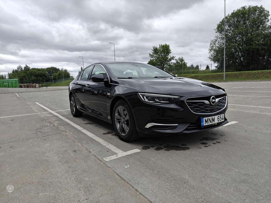 Black Opel Insignia 2018 in Vilnius, with an engine capacity of 1.49 L and mileage of 184 thousand km for 11000 €, photo 1 on AUTOMOTO.COM.LV