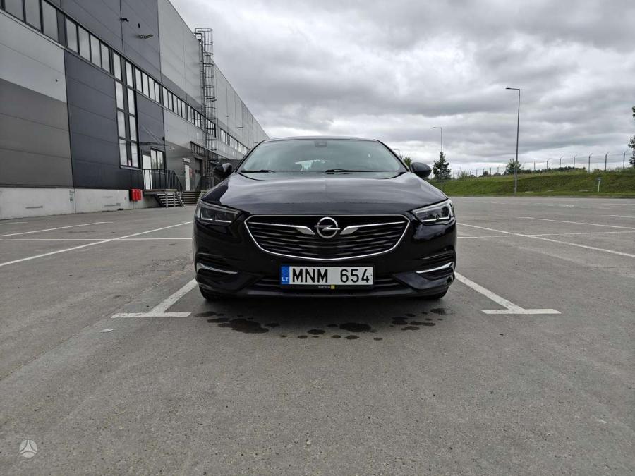 Black Opel Insignia 2018 in Vilnius, with an engine capacity of 1.49 L and mileage of 184 thousand km for 11000 €, photo 3 on AUTOMOTO.COM.LV