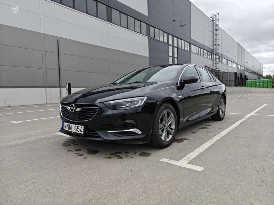 Black Opel Insignia 2018 in Vilnius, with an engine capacity of 1.49 L and mileage of 184 thousand km for 11000 €, photo 4 on AUTOMOTO.COM.LV