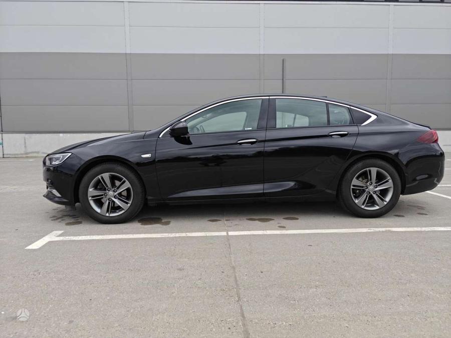 Black Opel Insignia 2018 in Vilnius, with an engine capacity of 1.49 L and mileage of 184 thousand km for 11000 €, photo 5 on AUTOMOTO.COM.LV