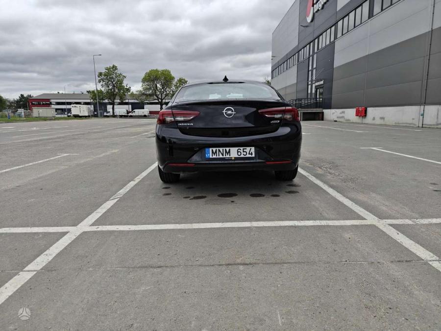 Black Opel Insignia 2018 in Vilnius, with an engine capacity of 1.49 L and mileage of 184 thousand km for 11000 €, photo 7 on AUTOMOTO.COM.LV