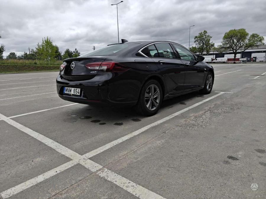 Black Opel Insignia 2018 in Vilnius, with an engine capacity of 1.49 L and mileage of 184 thousand km for 11000 €, photo 8 on AUTOMOTO.COM.LV