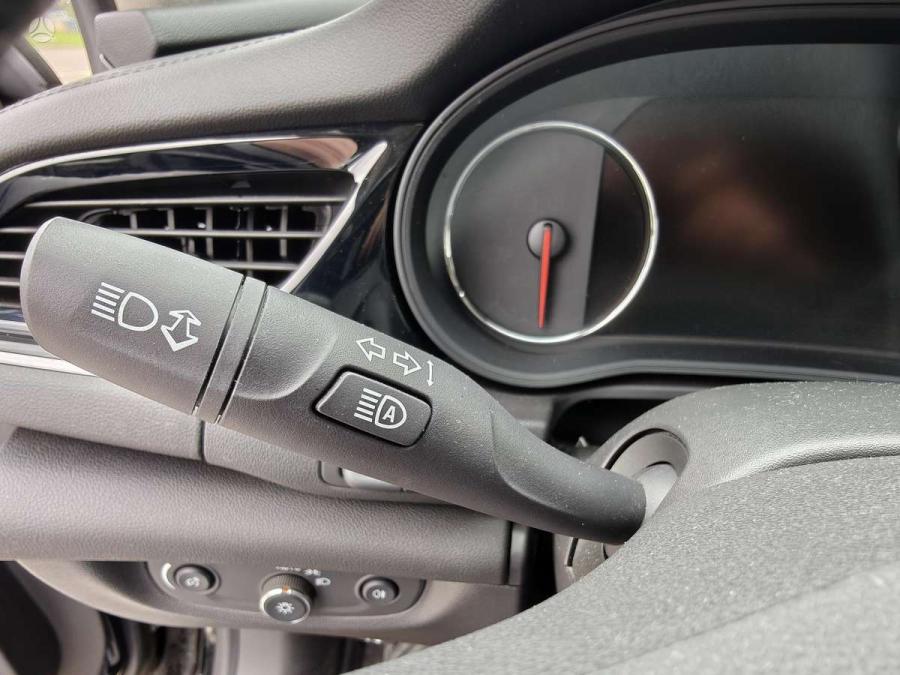 Black Opel Insignia 2018 in Vilnius, with an engine capacity of 1.49 L and mileage of 184 thousand km for 11000 €, photo 17 on AUTOMOTO.COM.LV