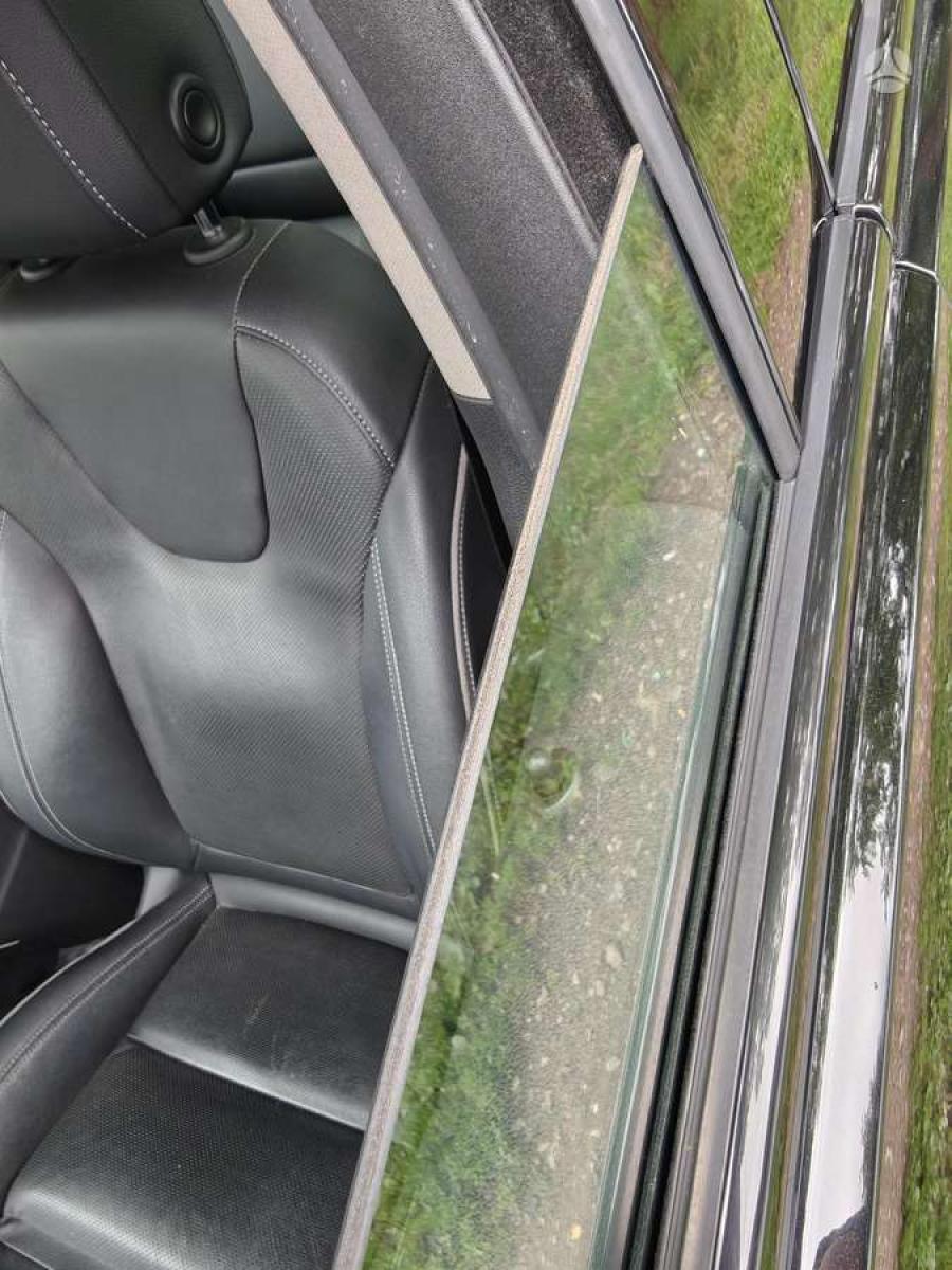 Black Opel Insignia 2018 in Vilnius, with an engine capacity of 1.49 L and mileage of 184 thousand km for 11000 €, photo 29 on AUTOMOTO.COM.LV