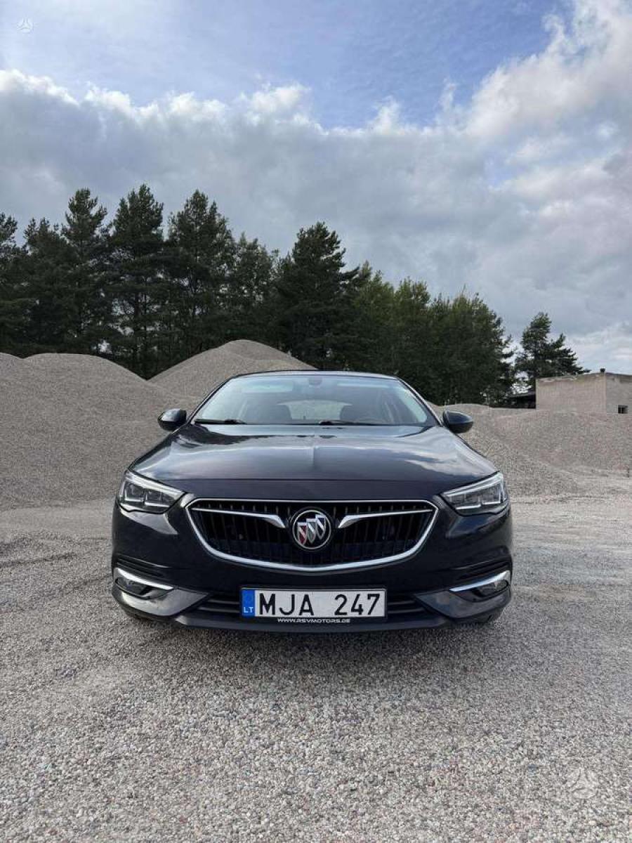 Black Opel Insignia 2018 in Vilnius, with an engine capacity of 2.00 L and mileage of 53 thousand km for 11200 €, photo 4 on AUTOMOTO.COM.LV