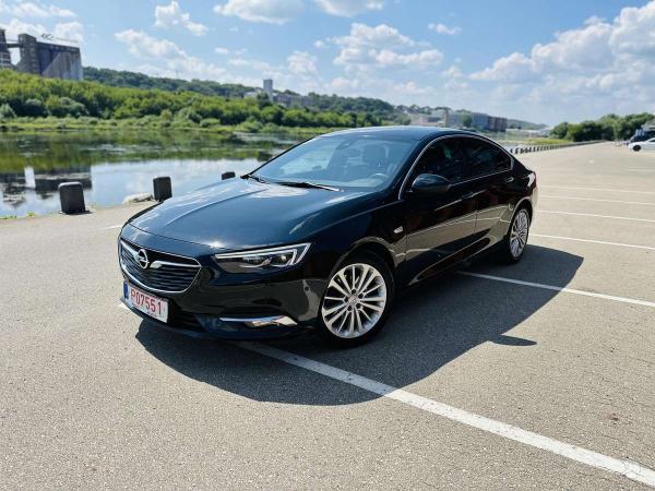 Black Opel Insignia 2018 in Kaunas, with an engine capacity of 1.60 L and mileage of 219 thousand km for 10499 €, photo 1 on AUTOMOTO.COM.LV