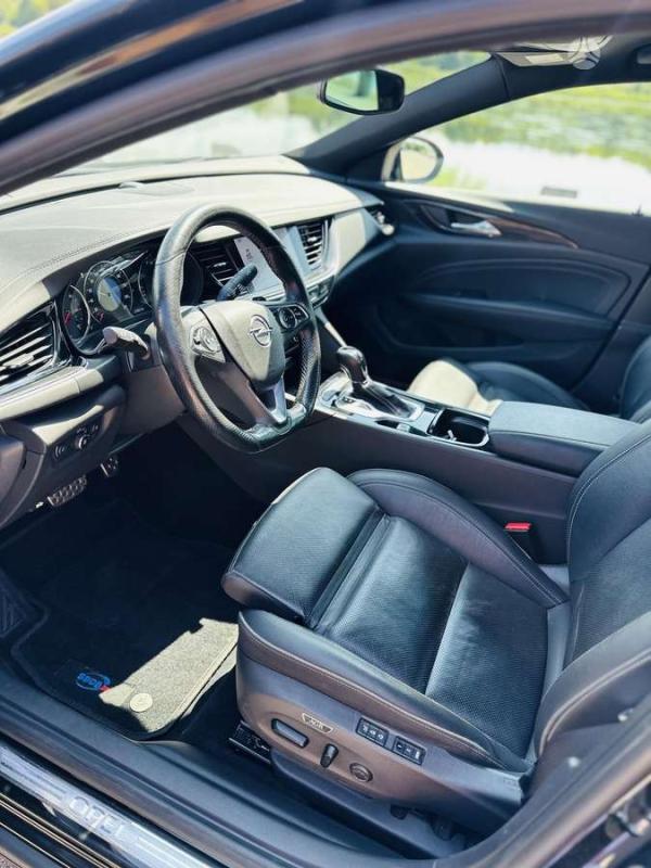 Black Opel Insignia 2018 in Kaunas, with an engine capacity of 1.60 L and mileage of 219 thousand km for 10499 €, photo 9 on AUTOMOTO.COM.LV