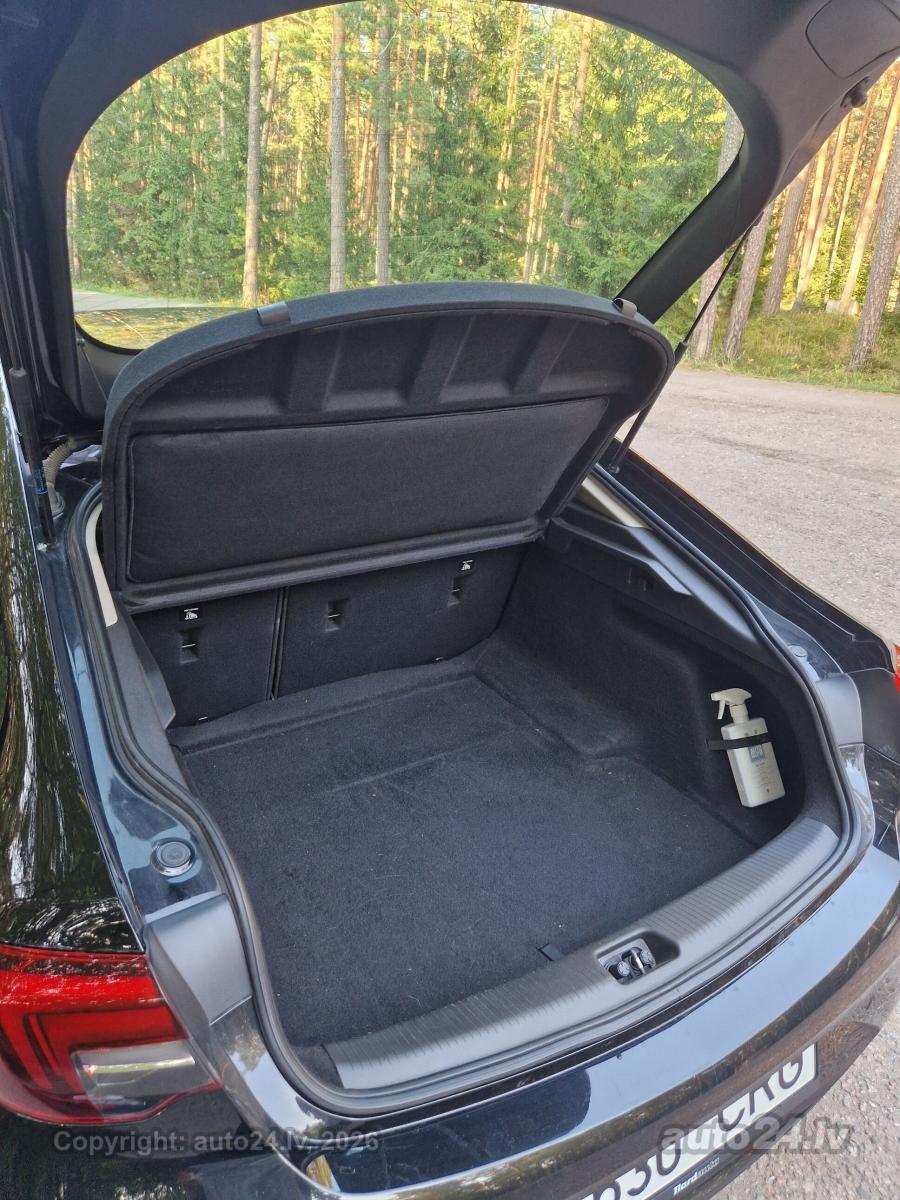Black Opel Insignia 2018 in Tallinn, with an engine capacity of 1.60 L and mileage of 141 thousand km for 12400 €, photo 9 on AUTOMOTO.COM.LV