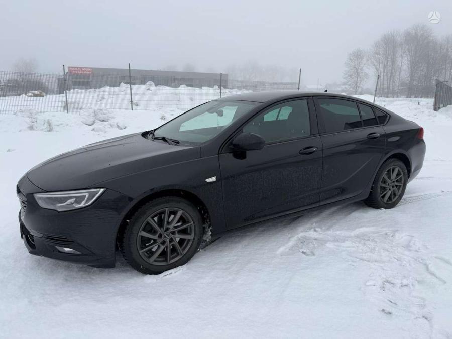 Black Opel Insignia 2019 in Palanga, with an engine capacity of 1.96 L and mileage of 200 thousand km for 14950 €, photo 1 on AUTOMOTO.COM.LV