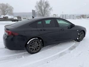 Black Opel Insignia 2019 in Palanga, with an engine capacity of 1.96 L and mileage of 200 thousand km for 14950 €, photo 4 on AUTOMOTO.COM.LV