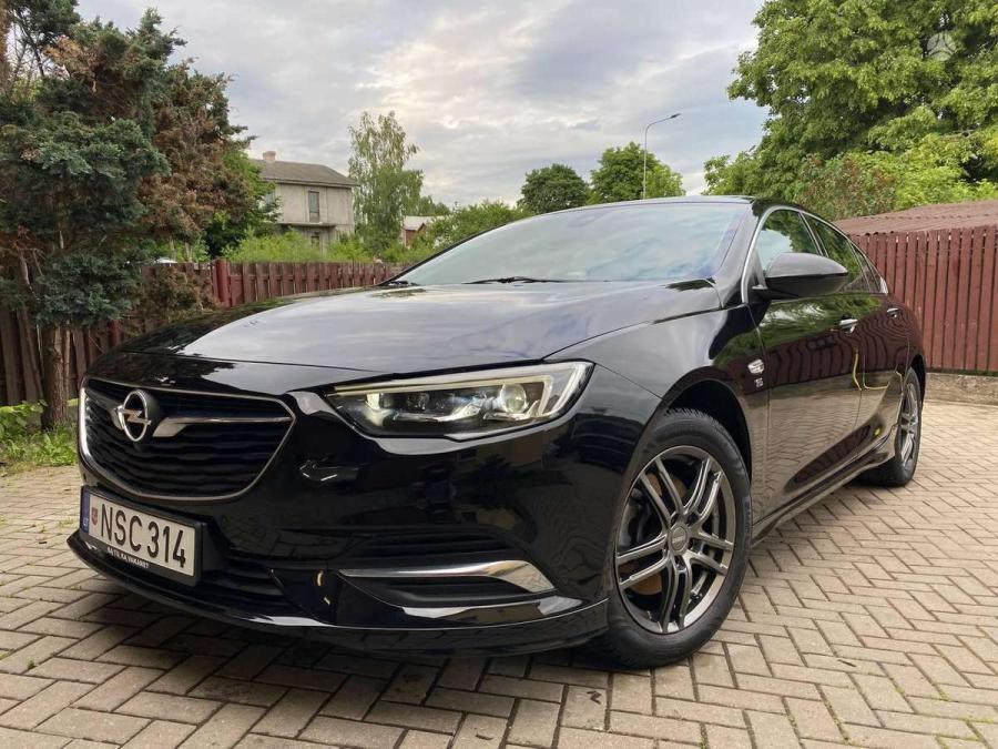 Black Opel Insignia 2019 in Vilnius, with an engine capacity of 1.96 L and mileage of 56 thousand km for 10500 €, photo 4 on AUTOMOTO.COM.LV